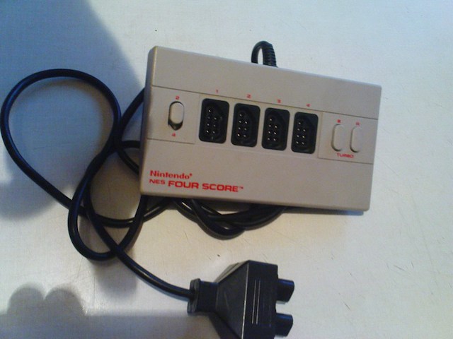 nintendo nes adapterza 4 igraca ispravan