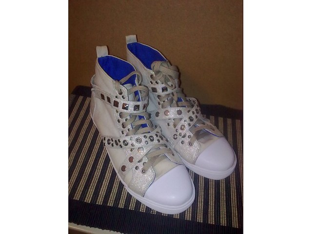 Zenske patike Steve Madden`s fix tennis br.41