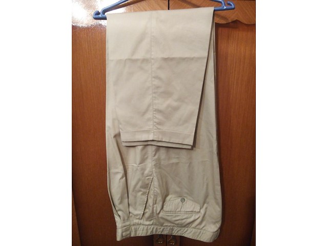 Bez pantalone broj 50