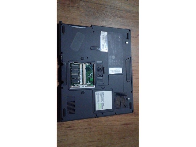 ACER aspire 1300 kuciste sa plocom