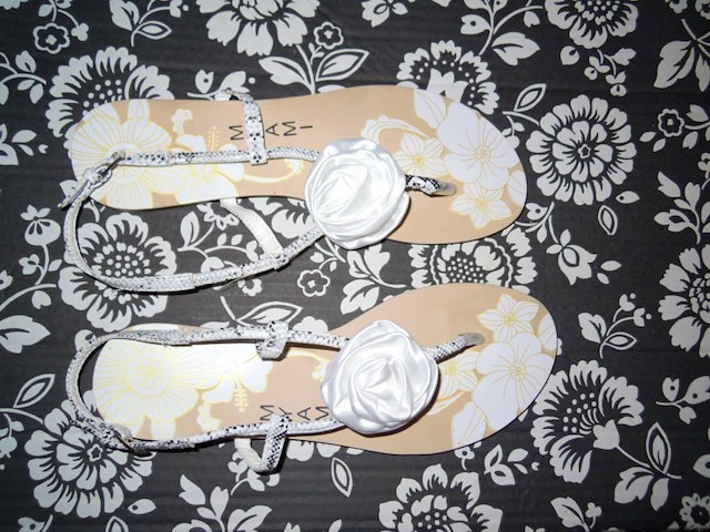 Prelepe bele letnje sandale, NOVO!!