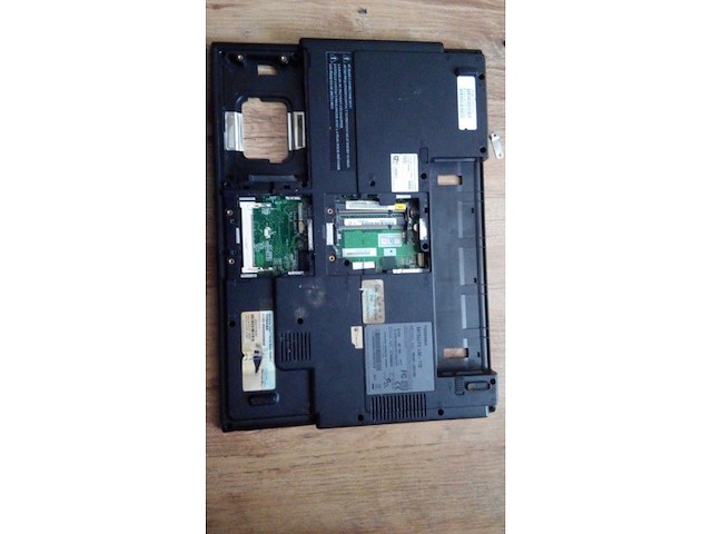 Toshiba L30 Ploca, kuler, procesor, donji deo kucista