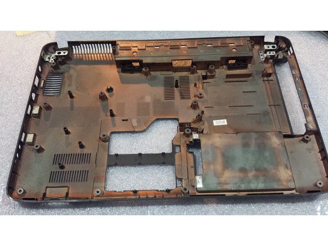 DONJA PLASTIKA KUCISTA ZA SAMSUNG NP-R530 R530