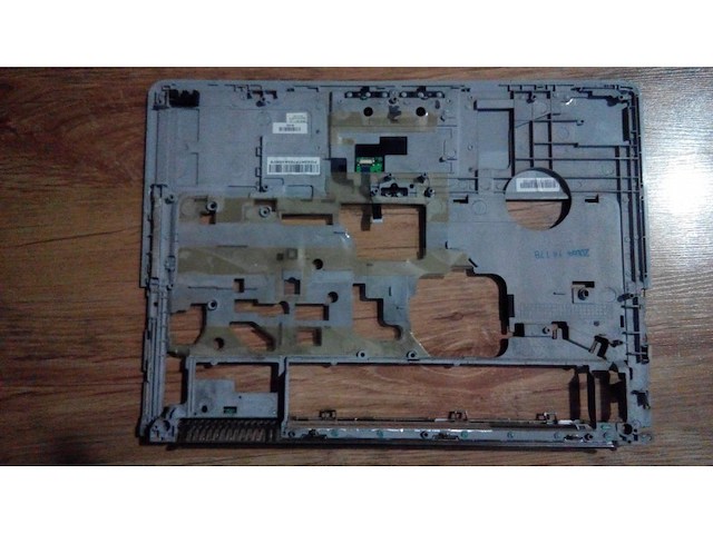 HP dv5 1203eg palmrest