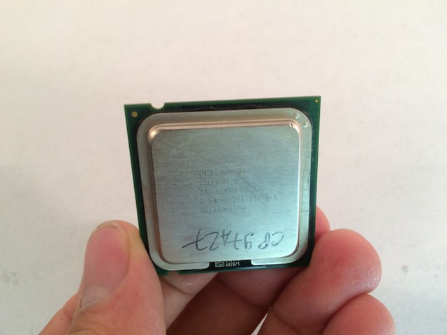 Intel Celeron D336 2.8 Ghz + GARANCIJA!