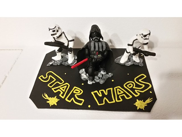 ukrasi za torte Star wars na postolju sa tri figure