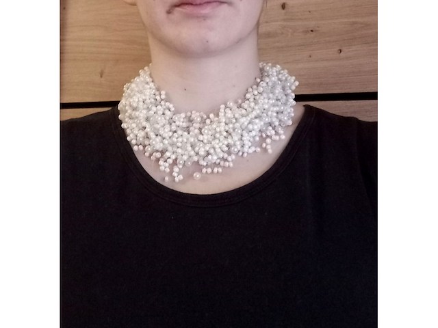 Bela ogrlica od perlica