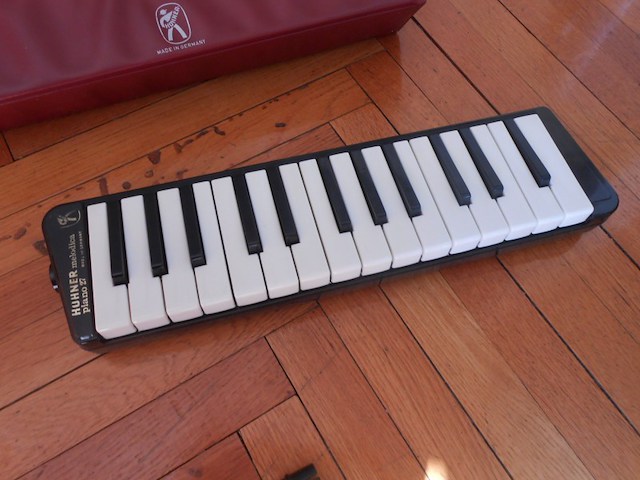 Honner melodica 27 piano, made in Germany