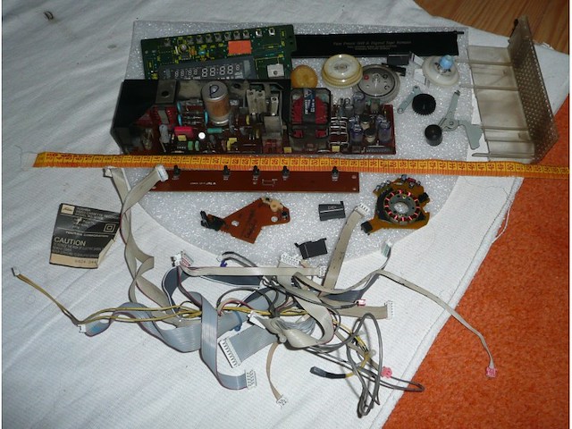 Lot delova za videorekorder Toshiba V-110E