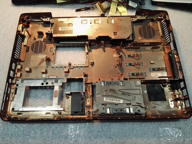 DONJA PLASTIKA KUCISTA ZA Toshiba Satellite P200D