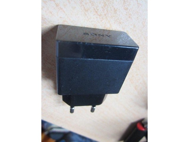 Sony EP880 punjač za Xperia ... BEZ USB kabla