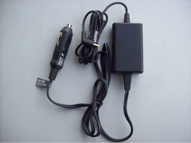 Sony PSP adapter za auto 12/24 volta - 5v(2000mA)- nov