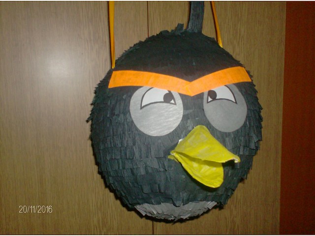 Pinjata Angry birds crna