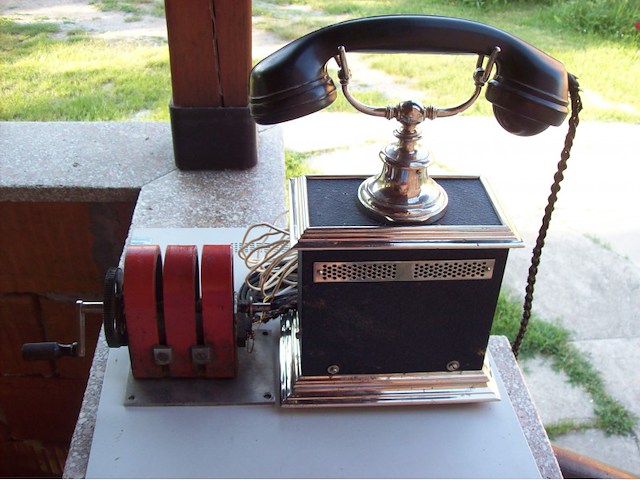 Stari  telefon  iz 1938 godine