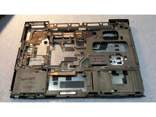 DONJA PLASTIKA KUCISTA ZA Lenovo ThinkPad T61p 15.4``
