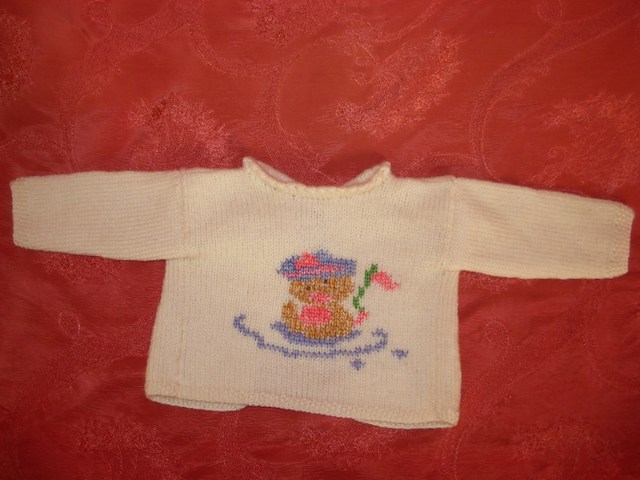 Ručno pleten džemperić za bebe