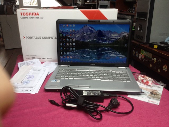 Toshiba L550 17.3 inca/4GB ram/320gb hard FULL+GARANCIJ