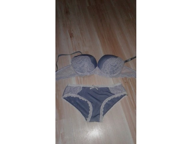 Nov sivi cipkani sexy set brus i gacice 38vel