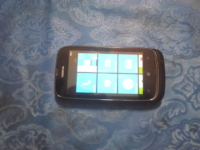 LUMIA 610