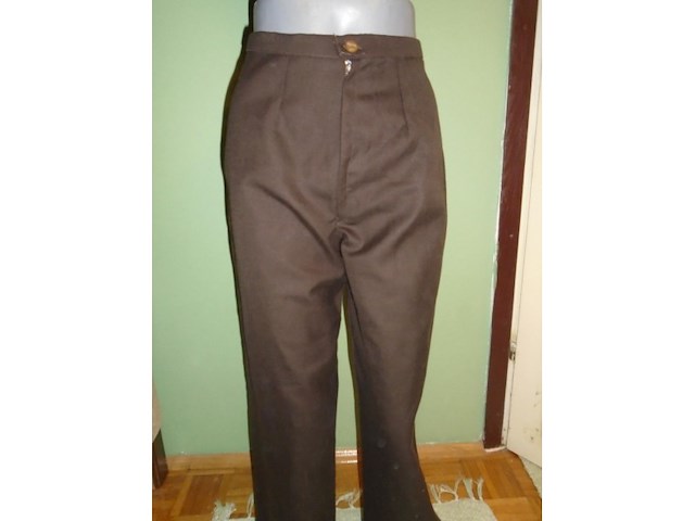 Klasične braon pantalone za poslovne žene vel.38/40.