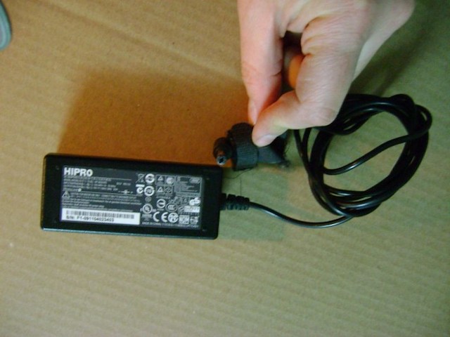 Adapter za napajanje 19V 1.58A