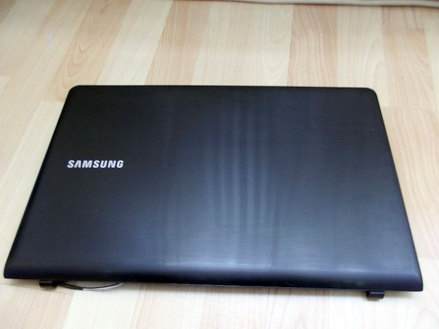 Samsung NP350 kuciste ekrana 17,3`