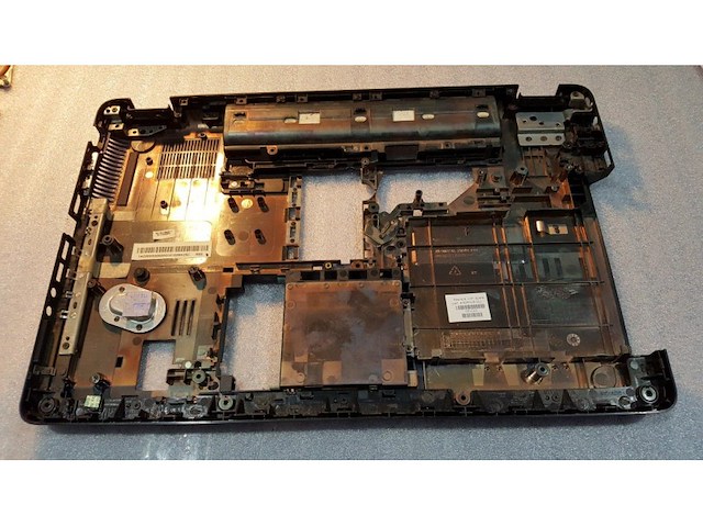 DONJA PLASTIKA KUCISTA ZA HP G62 AMD PODLOGA