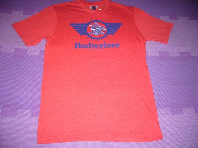 Nove crvene sa etiketom pamucne `BUDWEISER`S/M