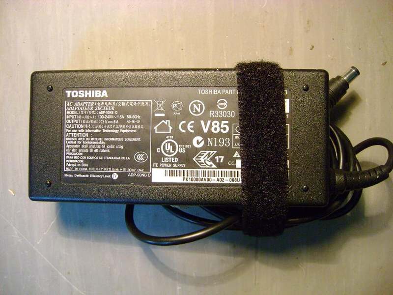 Adapter za Toshiba laptop 15V 6A