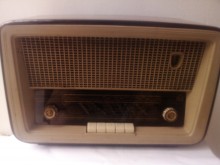 Stari radio aparat ei
