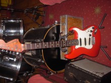 Prodajem fender stratocaster gitaru