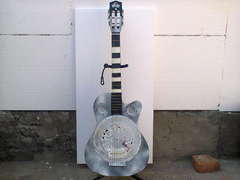 Akusticna resonator gitara