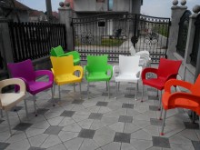 Stolice razne boje