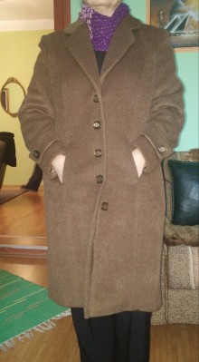 Nov ženski kaput, 42