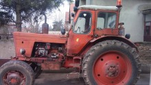 Traktor sa plugom