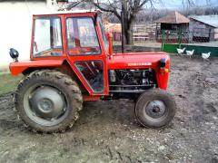 Traktor imt539
