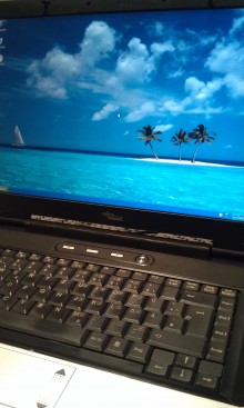 Laptop fujitsu simens. hitno!!