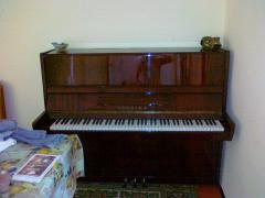 Prodajem pianino Čajka