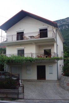 Izdajem 2 apartmana Šušanj-bar