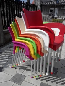 Stolice razne boje