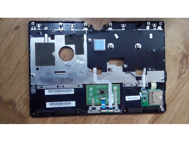 ASUS Eee PC T101MT palmrest i zvucnici