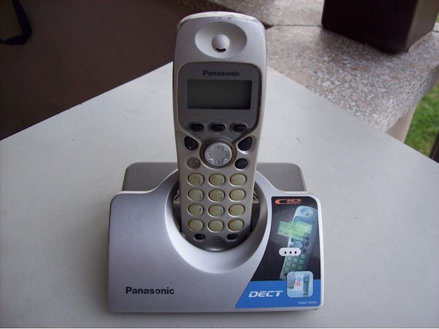 Panasonic bezicni telefon sa bazom KX-TCD440FXS -