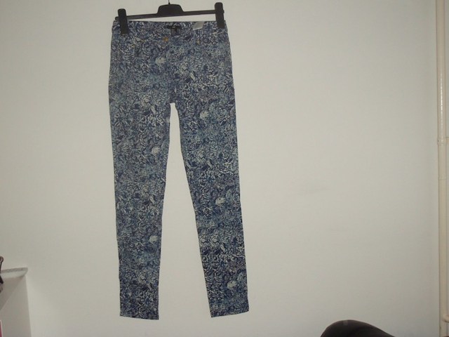 Pantalone Hm  40 visok struk novo