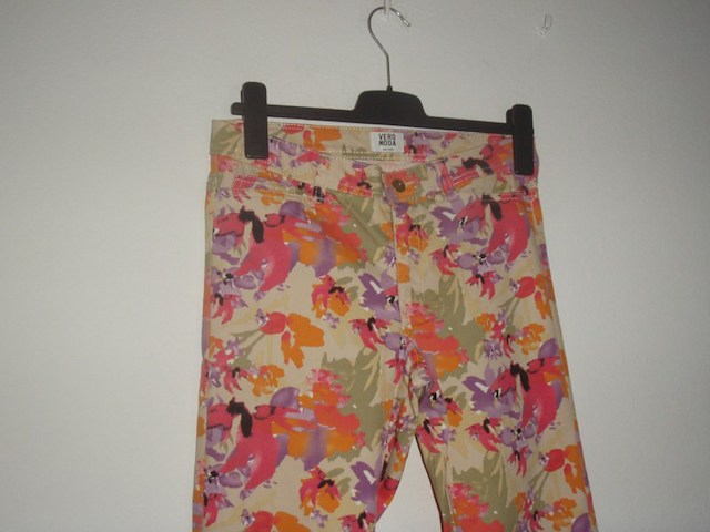 pantalone  VERO MODA  38  Novo! visok struk