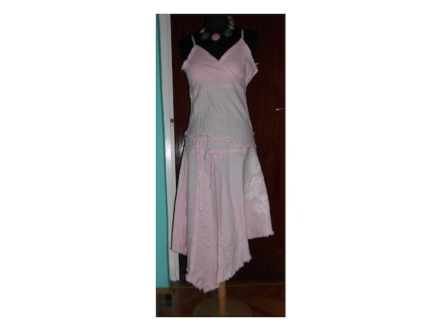 Roze asimetrična lanena haljina; veličina M/38