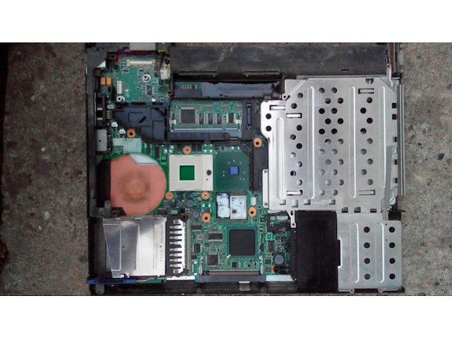 IBM T41 Maticna ploca i donji deo kucista