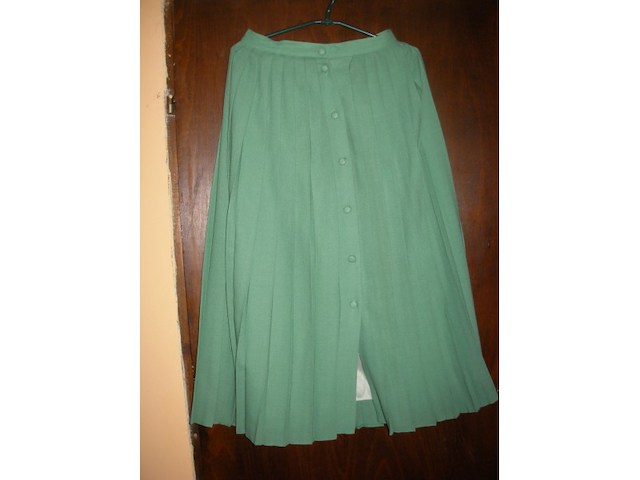 Zelena faltana suknja 2