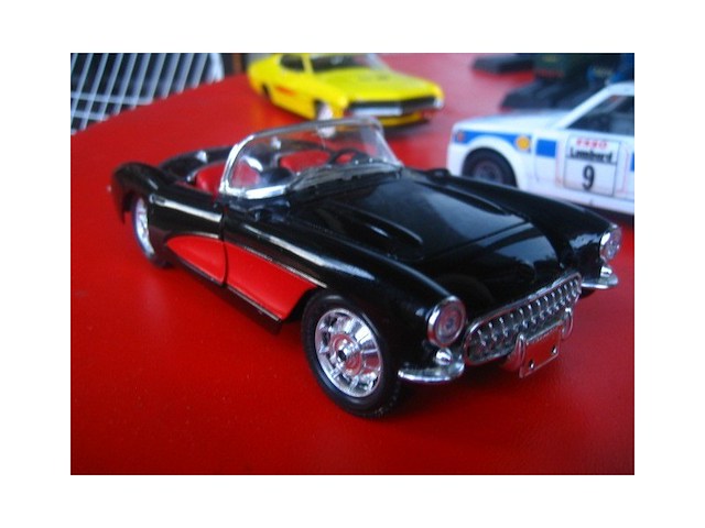 BURAGO 1/24 CHEVROLET CORVETTE