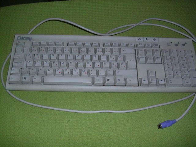 Tastatura sa kablom