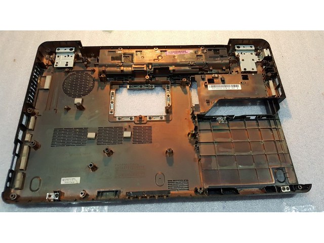 DONJA PLASTIKA KUCISTA ZA TOSHIBA SATELLITE L500